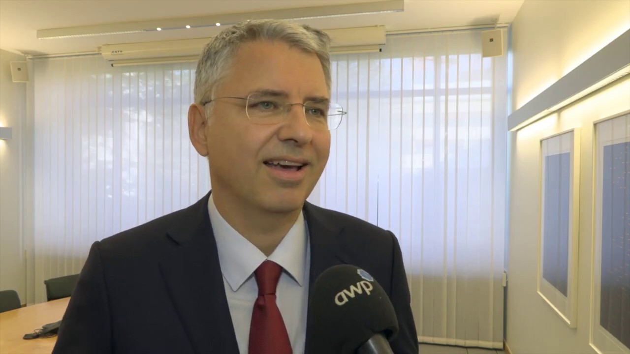 Roche-CEO: "Werden immer über Preise verhandeln müssen" - YouTube