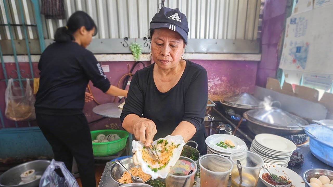 Surprisingly Delicious!!! My First Time Eating... | Vietnam 🇻🇳 - YouTube