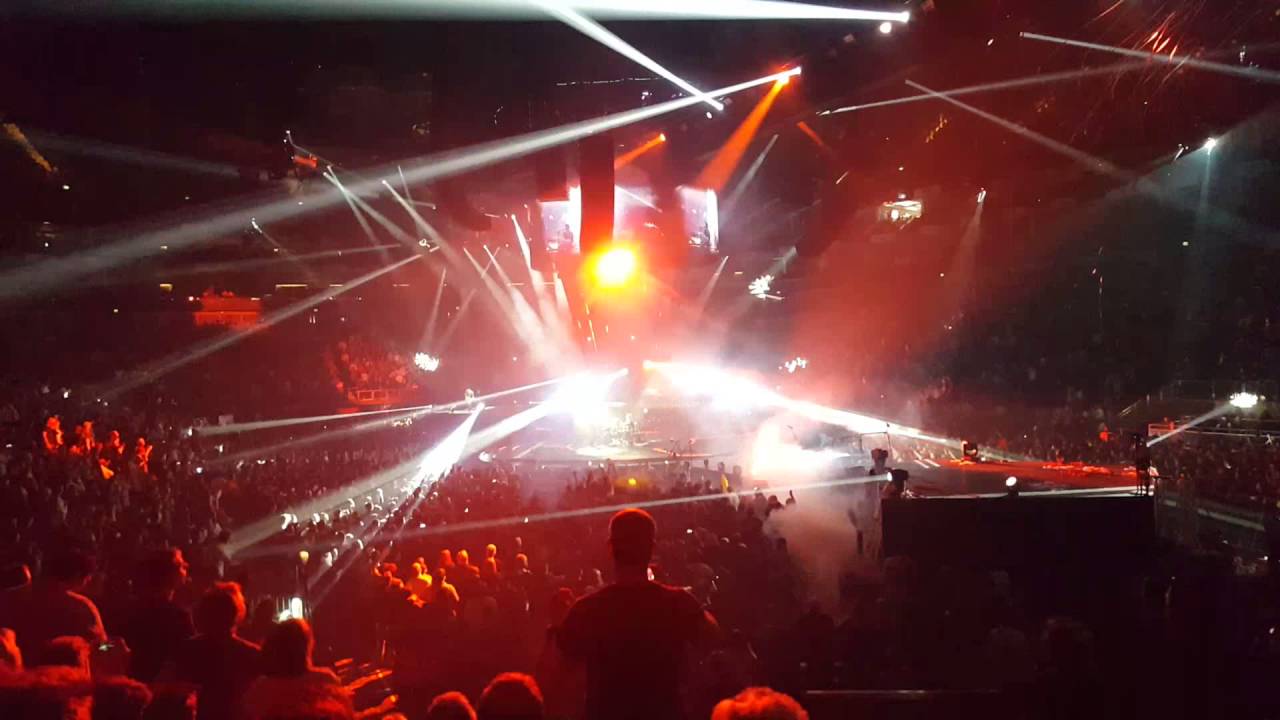 Muse - Knights of Cydonia - The O2 London - YouTube