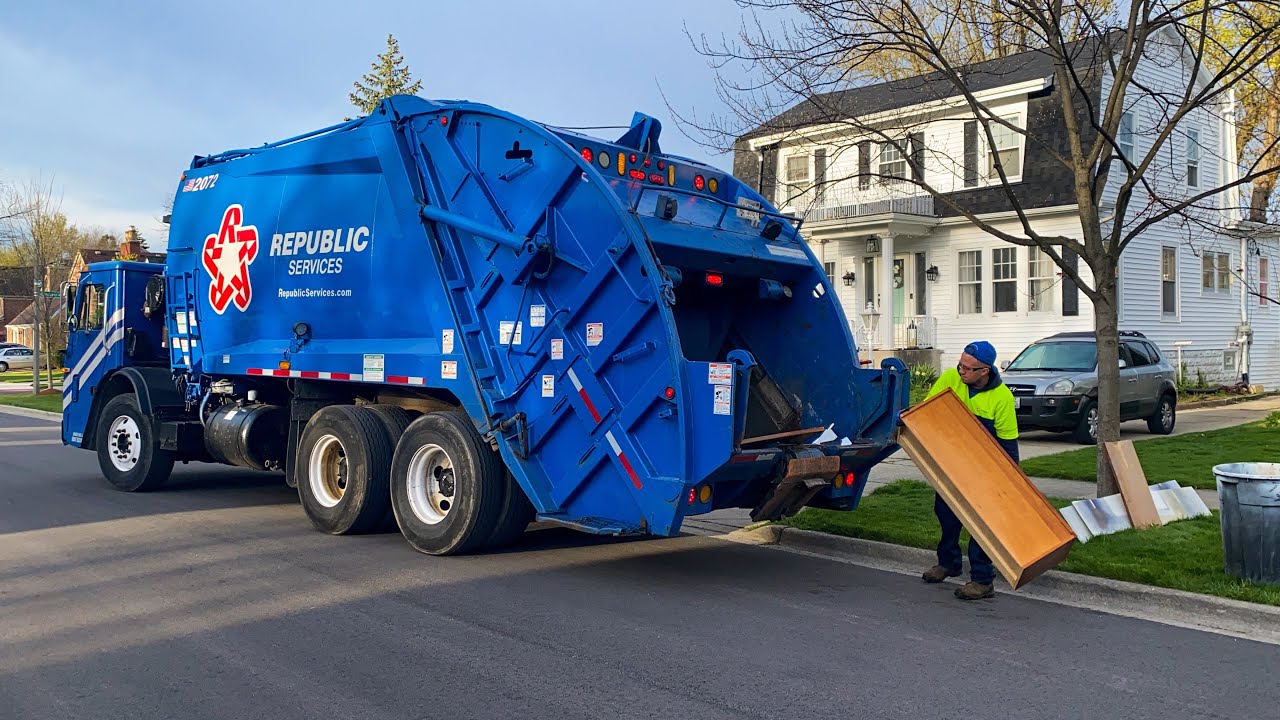 Republic Mack LEU McNeilus Rear Loader Garbage Truck Crushing Bulk ...