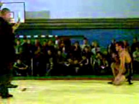 Super pehlevan azeri gulesci ermenini ciledi