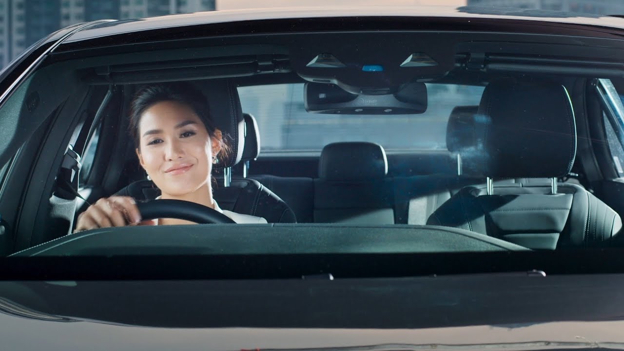 Mercedes-Benz E-Class (2018): Pre-Entry Climate Control via Key - YouTube