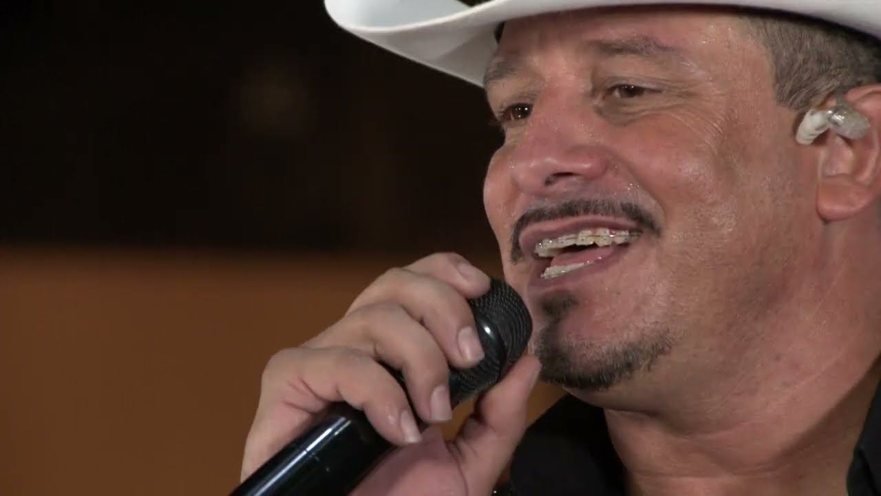 Clave 7 (En Vivo) - Los Invasores de Nuevo León 40 Aniversario - YouTube