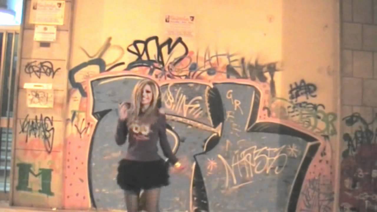 MC CAVALLO feat. LE AVRIL LAVIGNE - IL CALORE DEL CICCIO.mp4 - YouTube