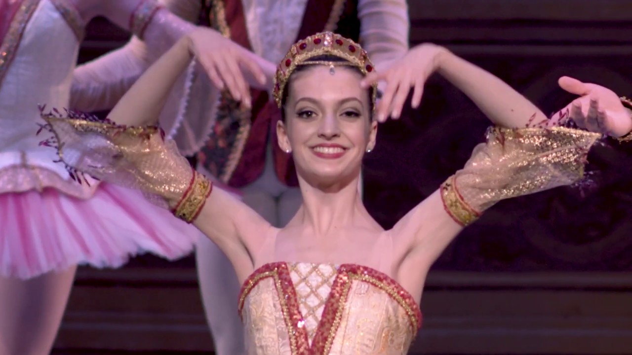 Ballet dancers reach new heights in Marius Petipa's "Raymonda" - YouTube