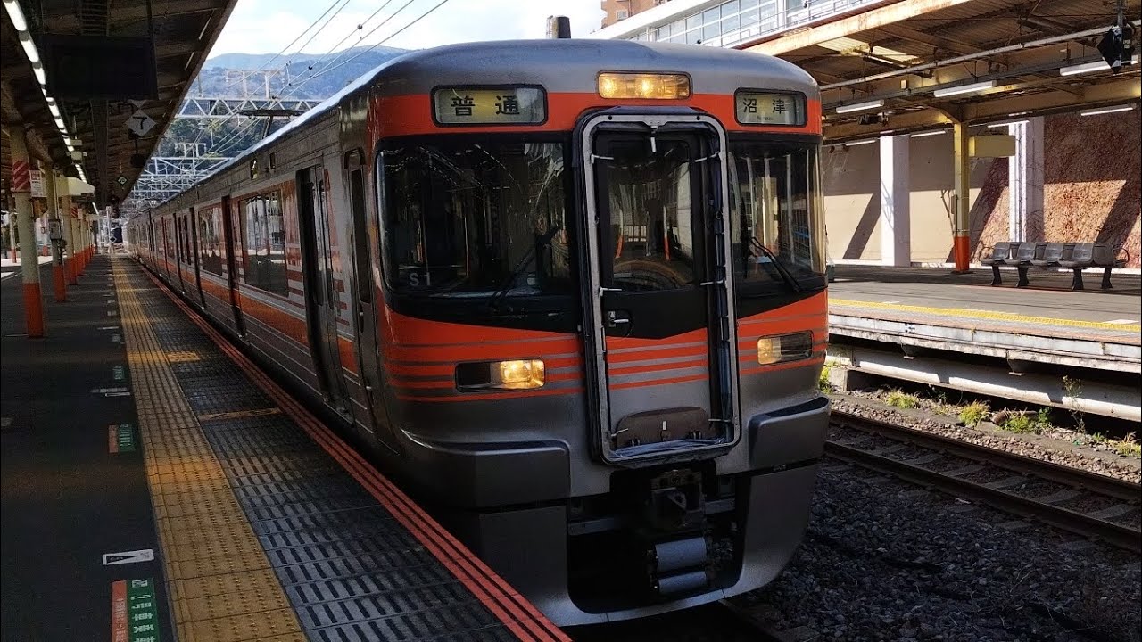 313系 T1編成 211系 SS8編成 東海道線普通列車熱海行が熱海駅3番線に入線するシーン - YouTube