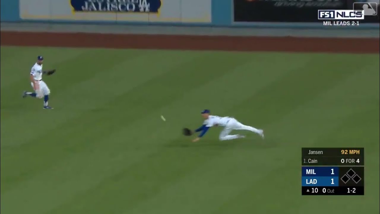 Cody Bellinger Incredible Diving Catch vs Brewers | Dodgers vs Brewers ...