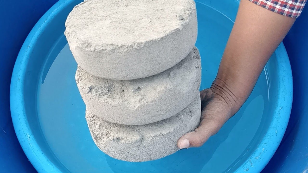 ASMR very soft sand hee sand black crunchy dipping crumble in lots of ...