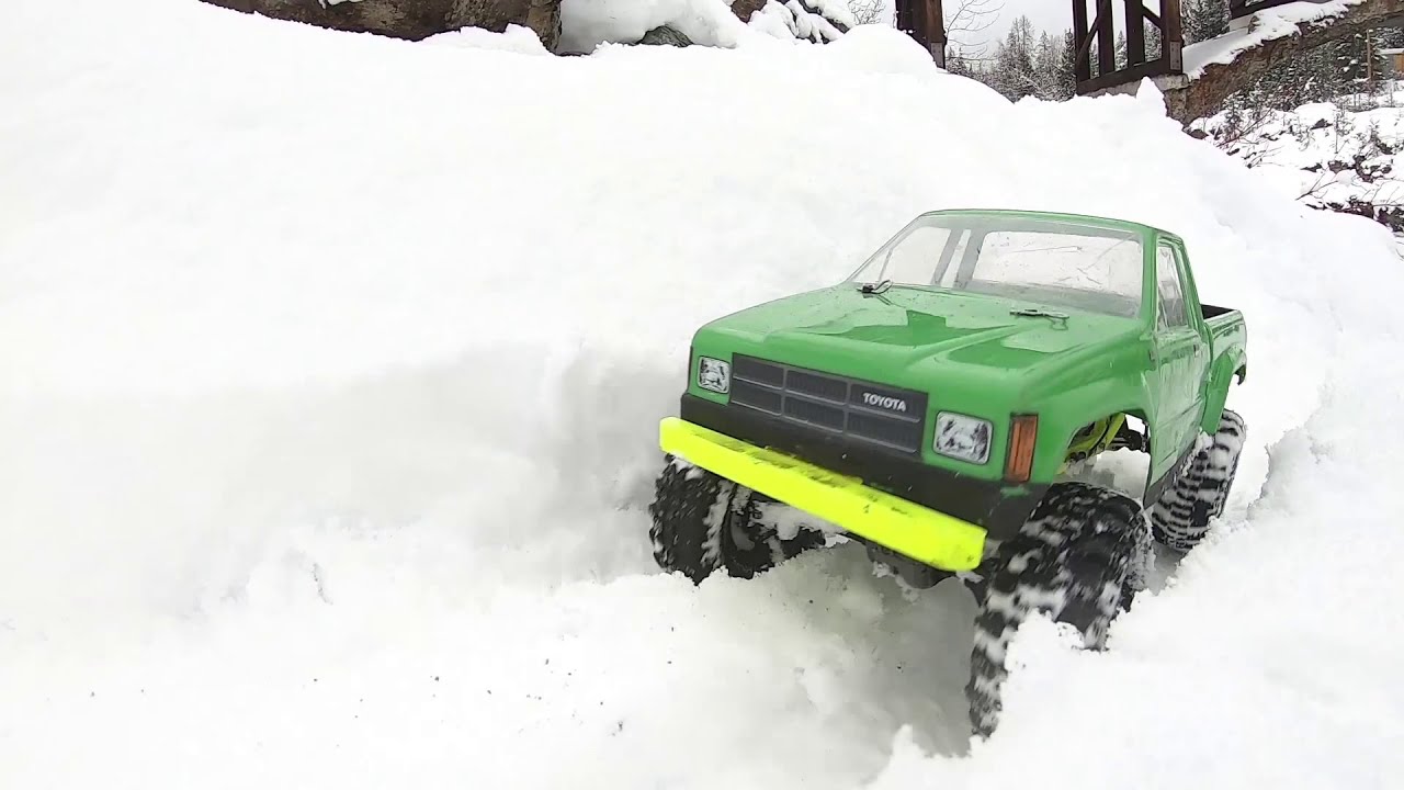 super light 3D printed RC crawler fresh snow - YouTube