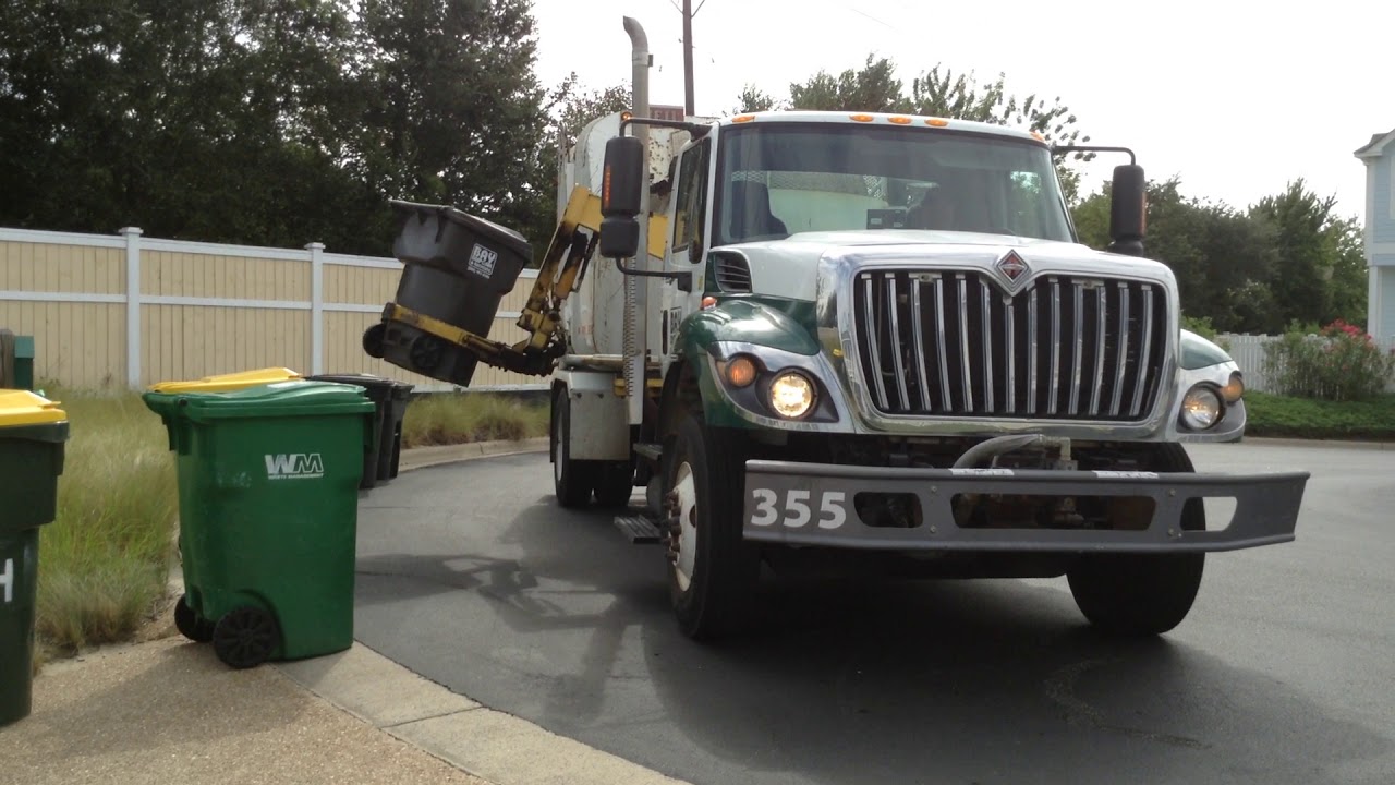 Bay Disposal and Recycling International Heil Rapid Rail - YouTube