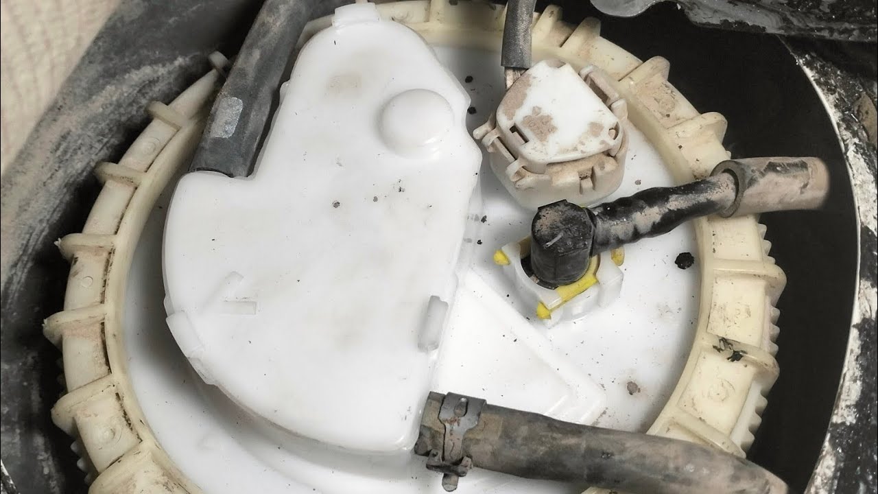 Toyota Yaris fuel filter and fuel pump change - YouTube