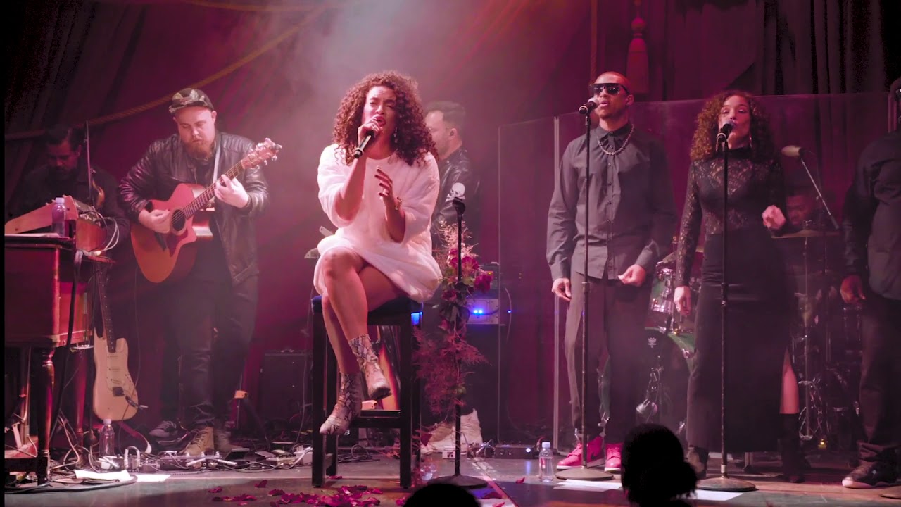 Nicole Bus - S.O.S (Live from NYC) - YouTube