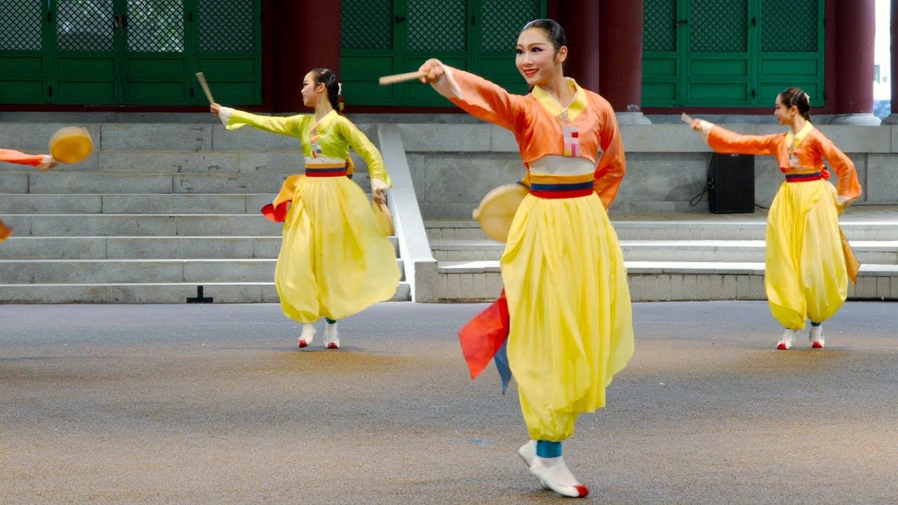 [소고춤] 선화예술학교 - 2019 서울놀이마당 Korean Folk Dance: sogochum | 4K UHD - YouTube
