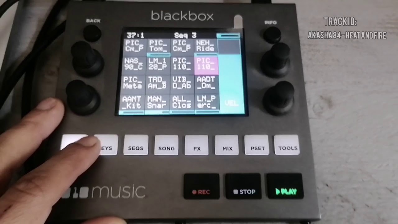 1010music Black box/sampler/Portable/dawless/Techno - YouTube