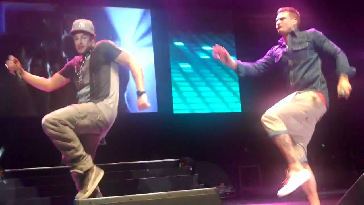 Blue - Too Close 2 (Manila, 25.02.2012) - YouTube