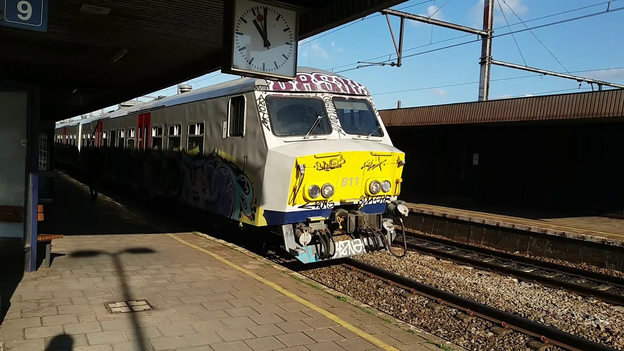 NMBS SNCB| AM 75 in New look vertrekt uit Berchem station - YouTube