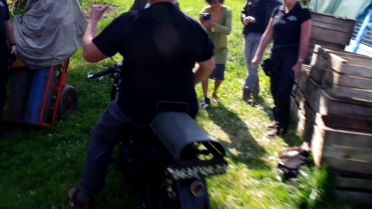 Jean pierre Benoit et sa 350 Terrot de 1926 - YouTube