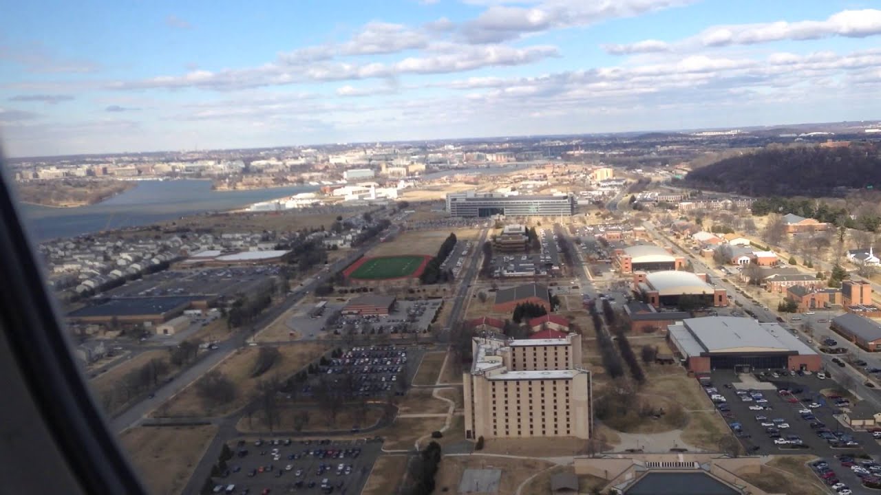 Landing at DCA on runway 33. A little less common approach. - YouTube