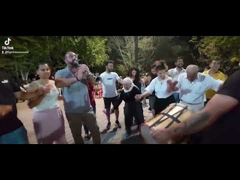 Yaşlı teyze kendinden geçti