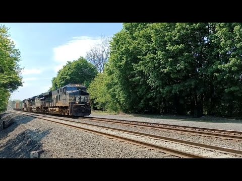 NS #8149, #1157, and #8182 lead Intermodel - YouTube