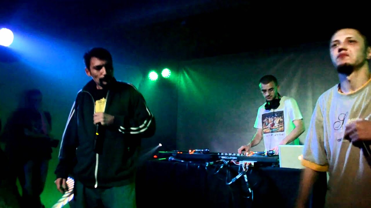 Deceneu - Nu de altceva + Dj Undoo freestyle live @ Fabrica 17.03.2011 ...