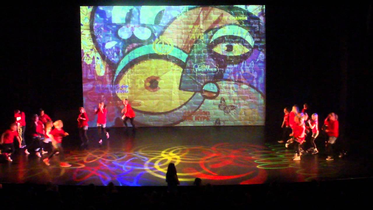 Funkykidz dansshow i Kungsbacka 2012-04-22. Del 2. Blissgänget - YouTube