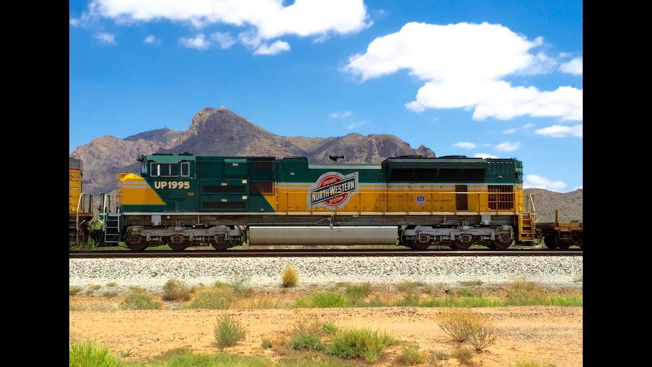 UP 1995, CSX, NS, CREX and many awesome surprises on the UP sunset ...