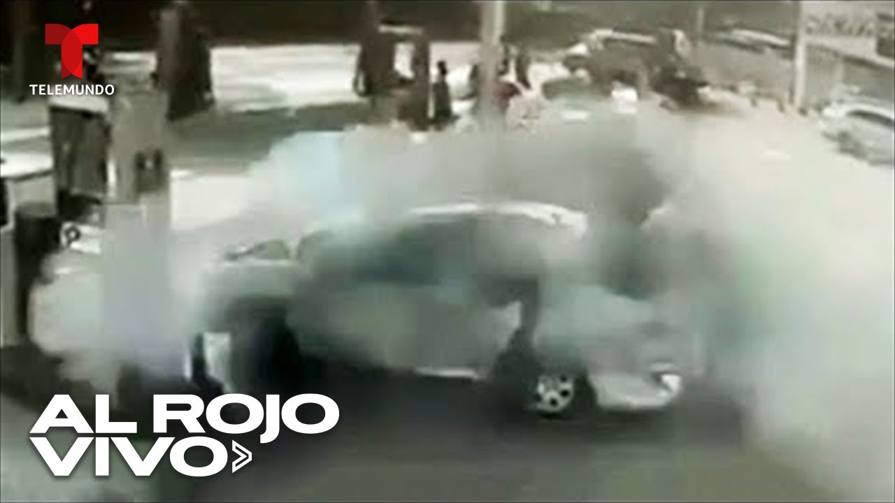Carro explota mientras le echaban combustible en Brasil - YouTube