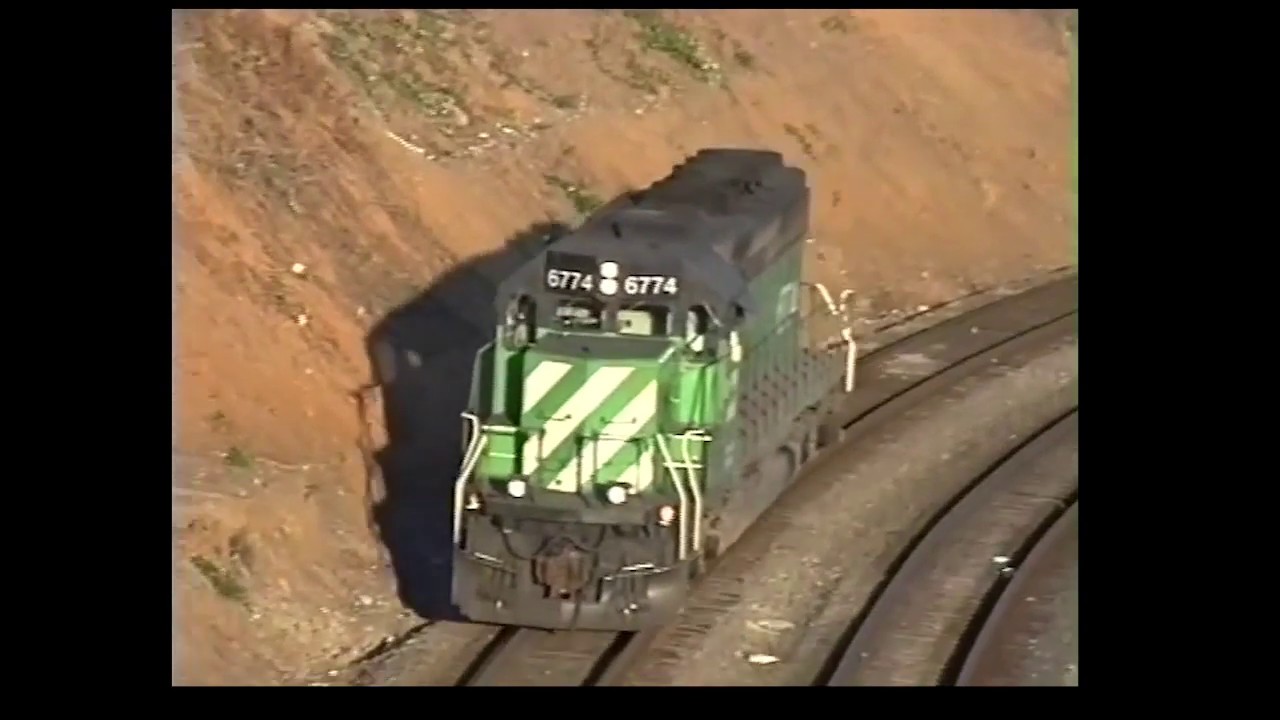 Trains in Seattle | Twilight of BN green & Amtrak F40PH - YouTube