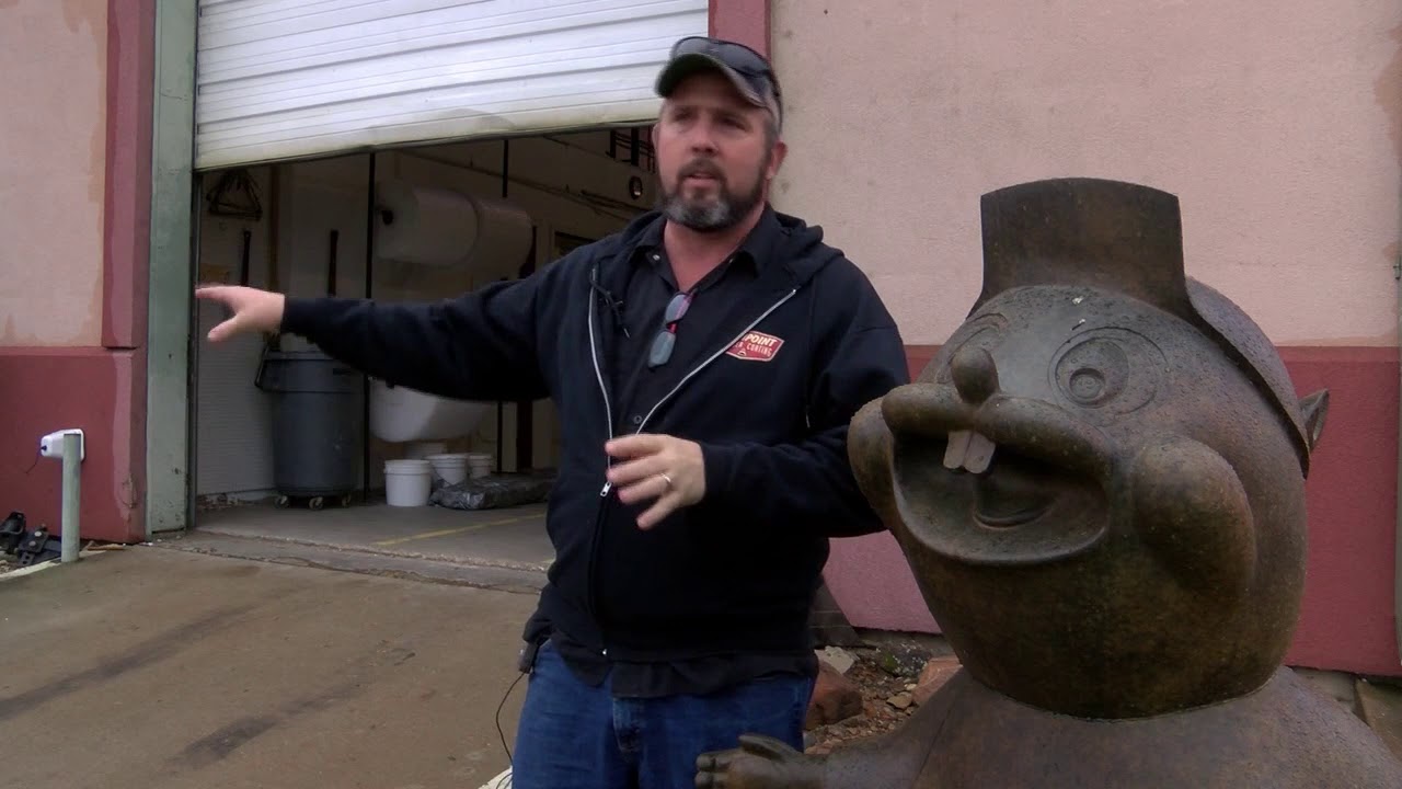 Buc-ee's beaver statue origins - YouTube