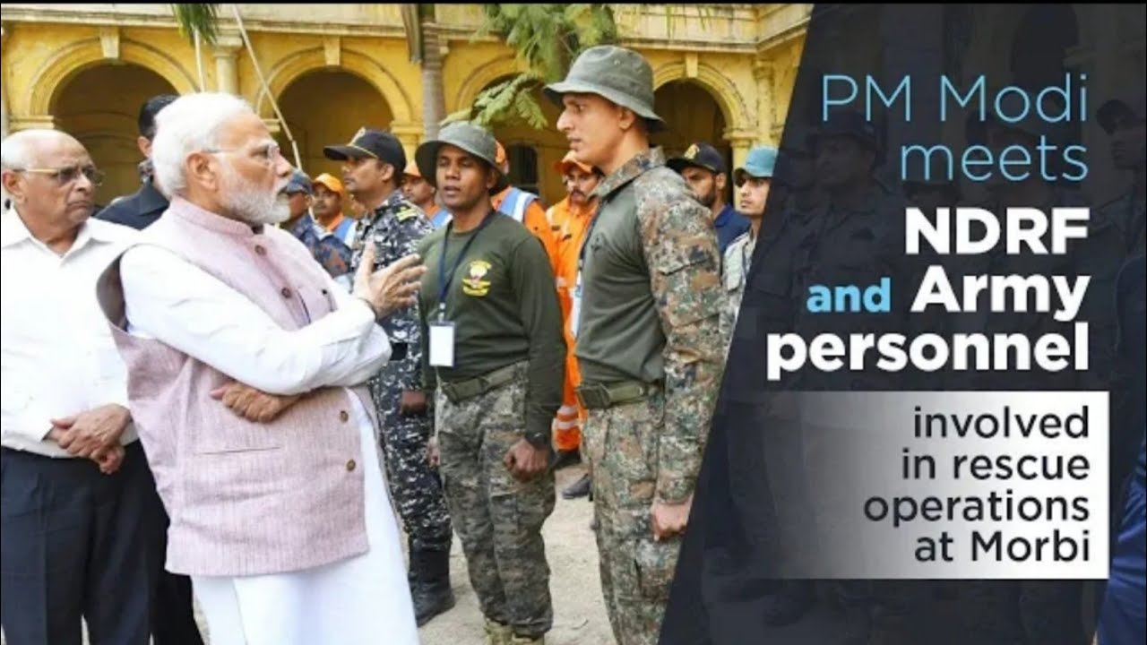 PM Modi meets NDRF and ARMY SOLDIERS personal involved in rescue ...