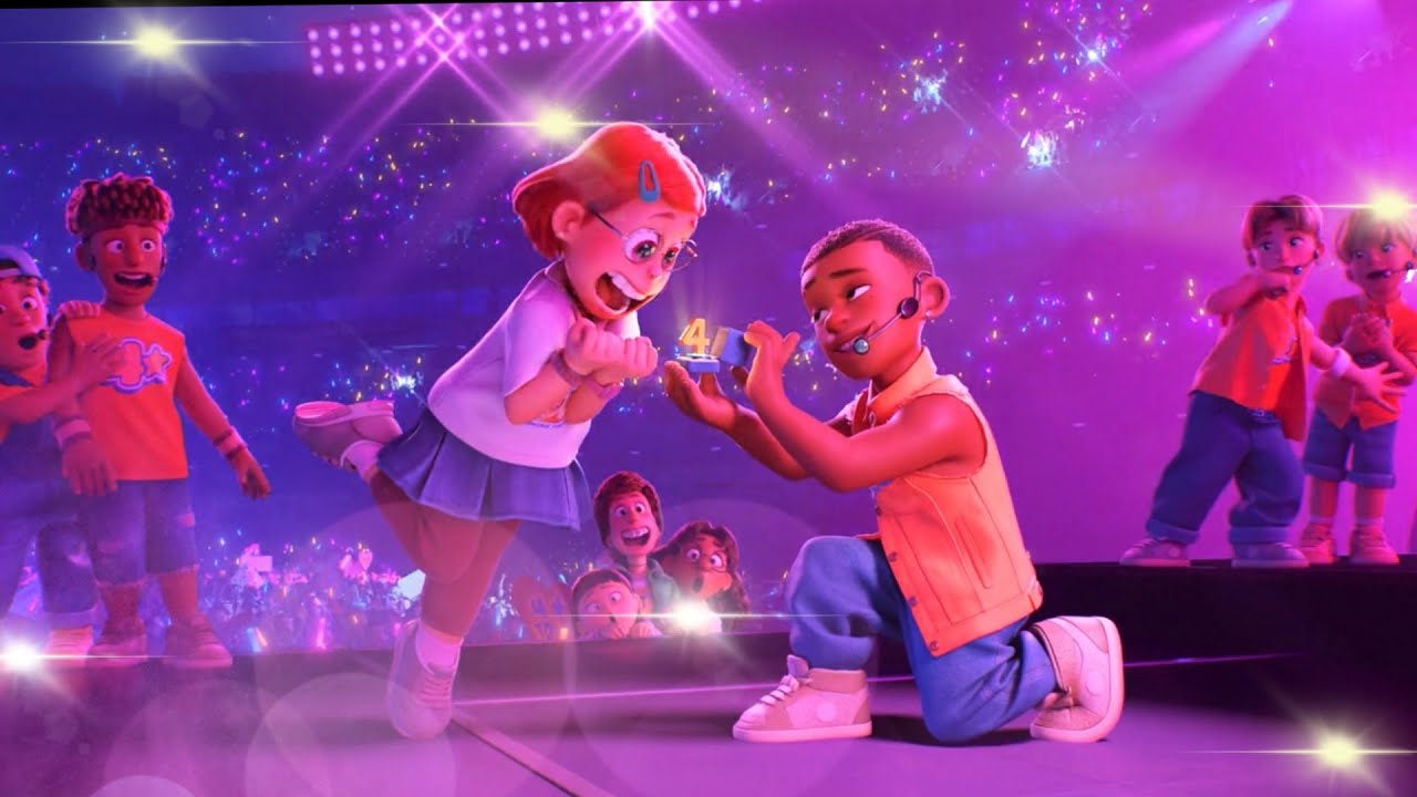 Turning red dance party with 4 town - YouTube