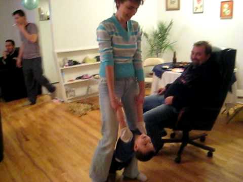 Robert danseaza cu mami
