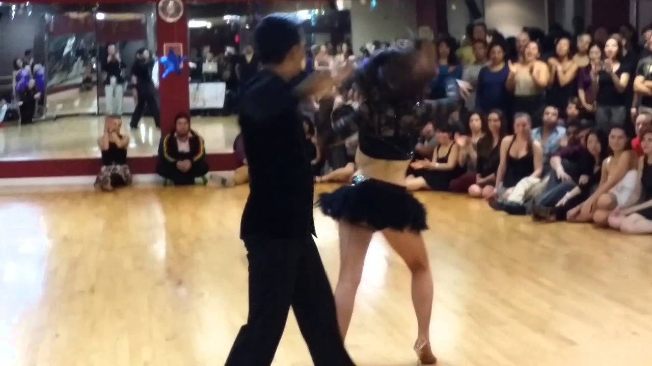 Magnificent Salsa Performance by this beautiful couple - YouTube