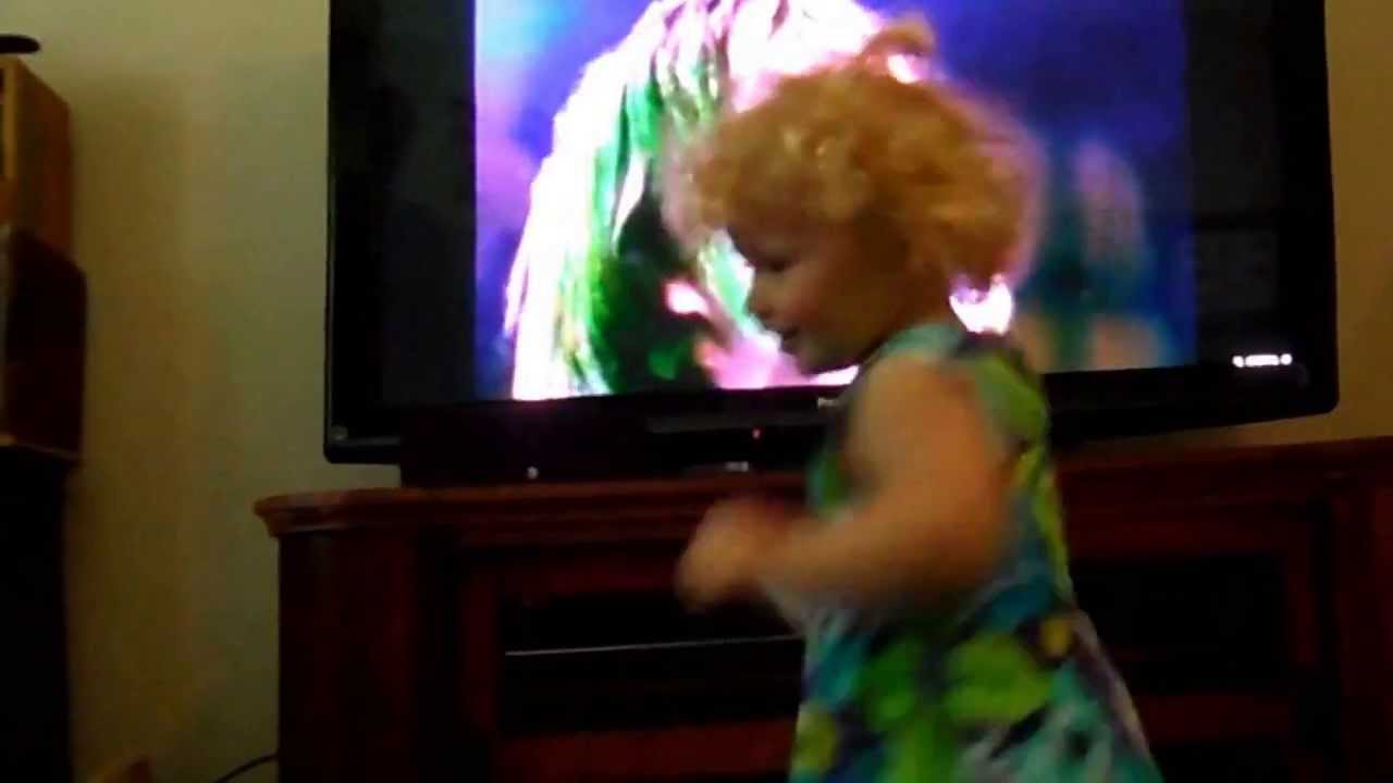 Journey Bugg dancing to Drivin and Cryin 'Build-a-Fire) with her Poppa ...
