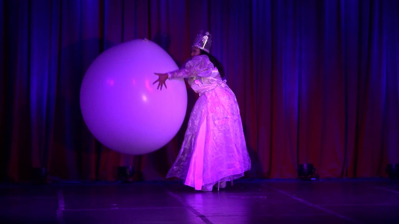 02 Donna Denise Glinda Arrives - YouTube