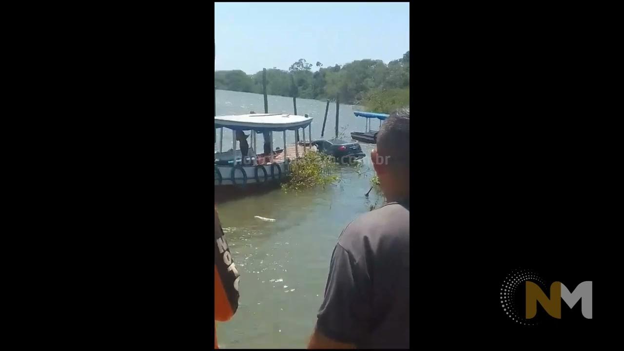 Carro desgovernado cai dentro de rio no Marajó - YouTube