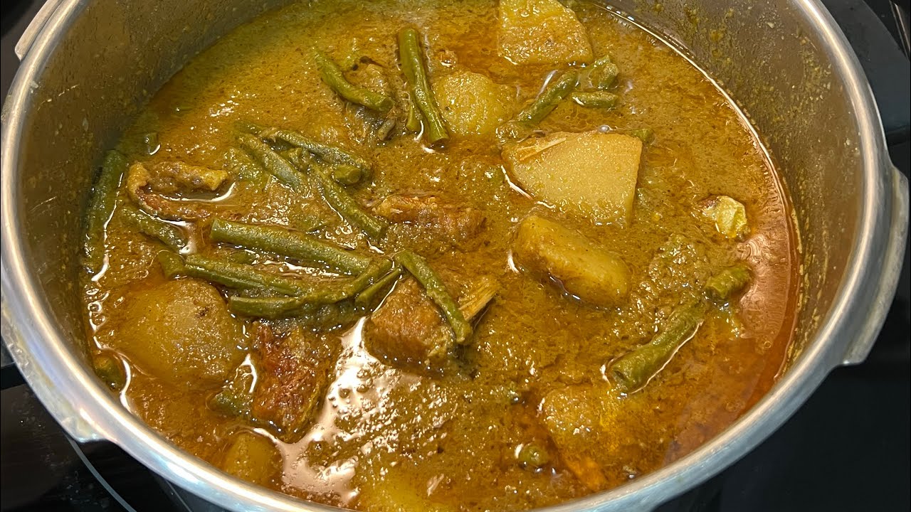 Cari Vôeme dans Masala avec Poisson salez et Pomme de tere (En Creole ...