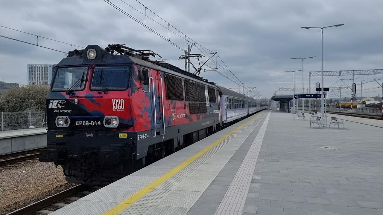 EP09-014 + TLK LUBOMIRSKI z Przemyśla Gł. do Gdyni Gł., mija stację Rzeszów Zachodni 29.04.2021 ...