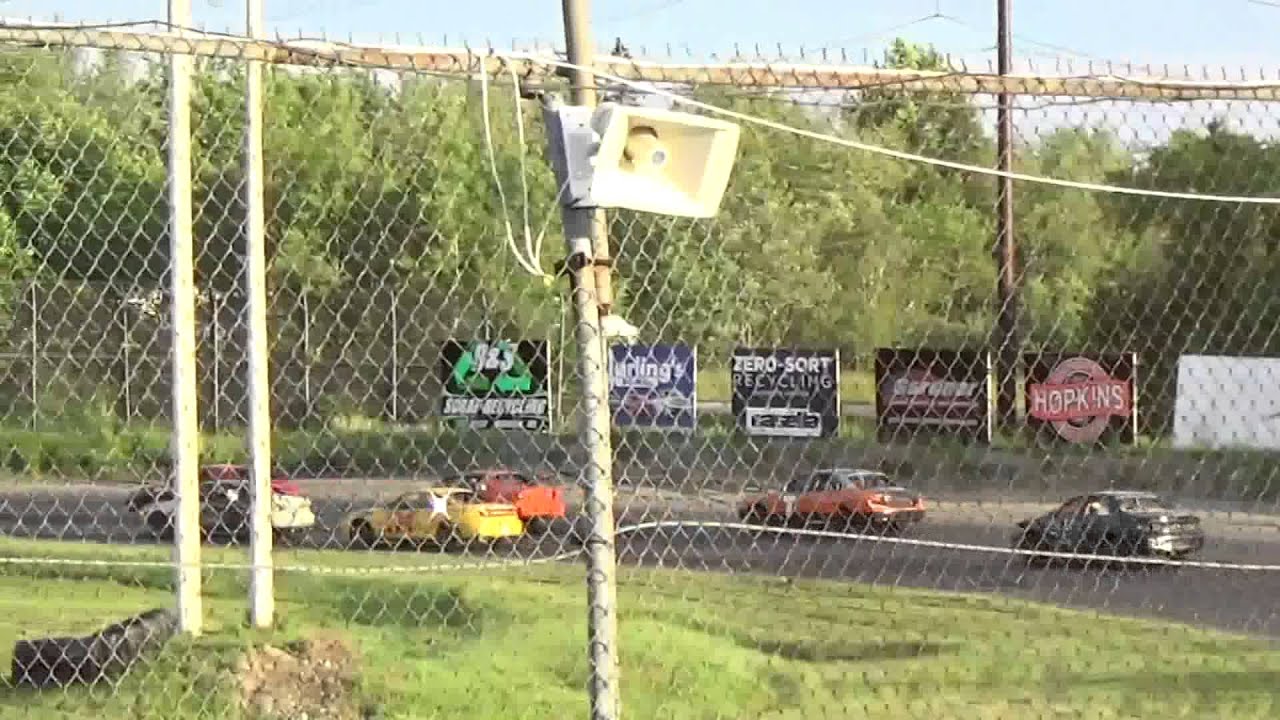 Speedway 95 Wacky Wednesday Roadrunners Heat Race #3 - YouTube