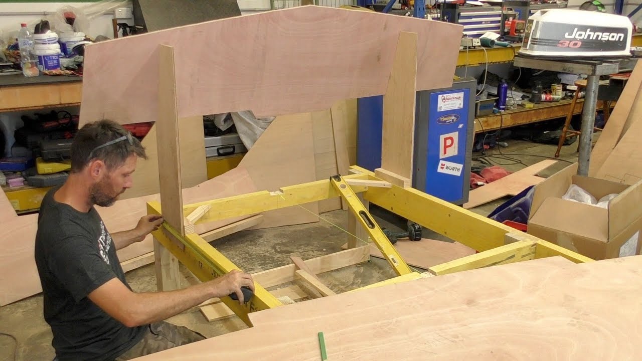 Setting the bulkheads - YouTube