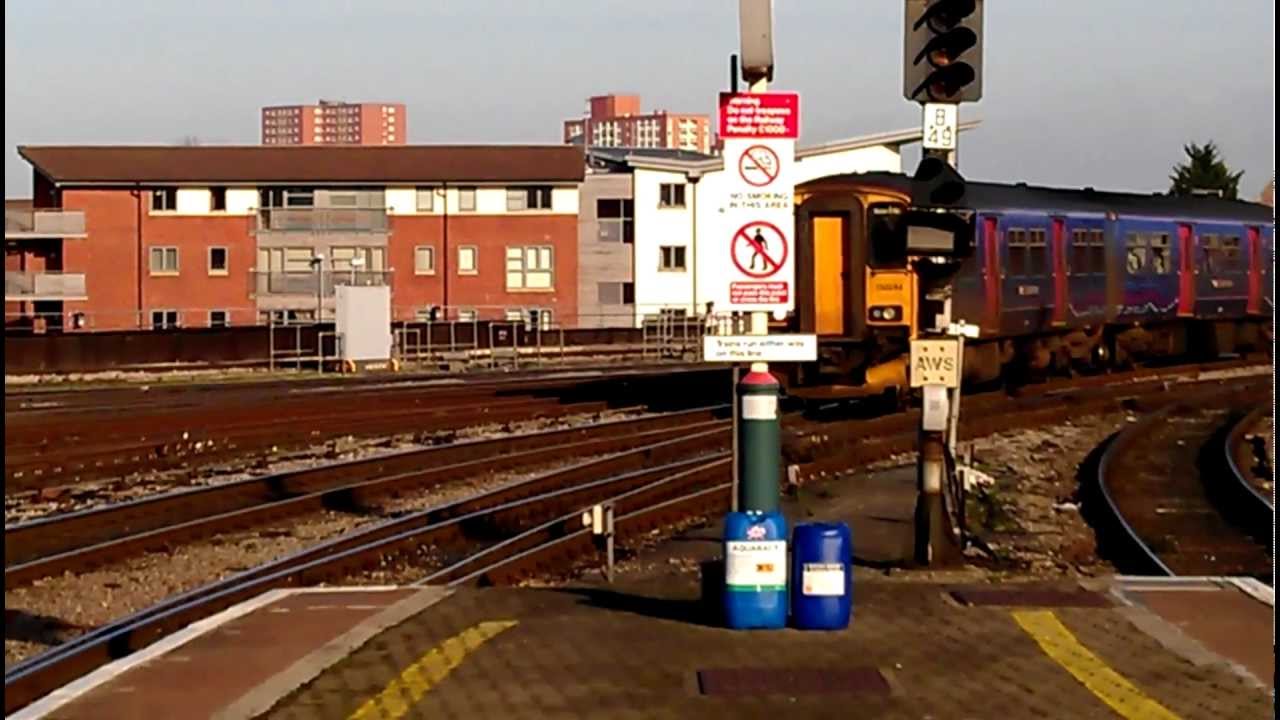 First Great Western Class 150 244 arriving at Bristol Temple Meads ...