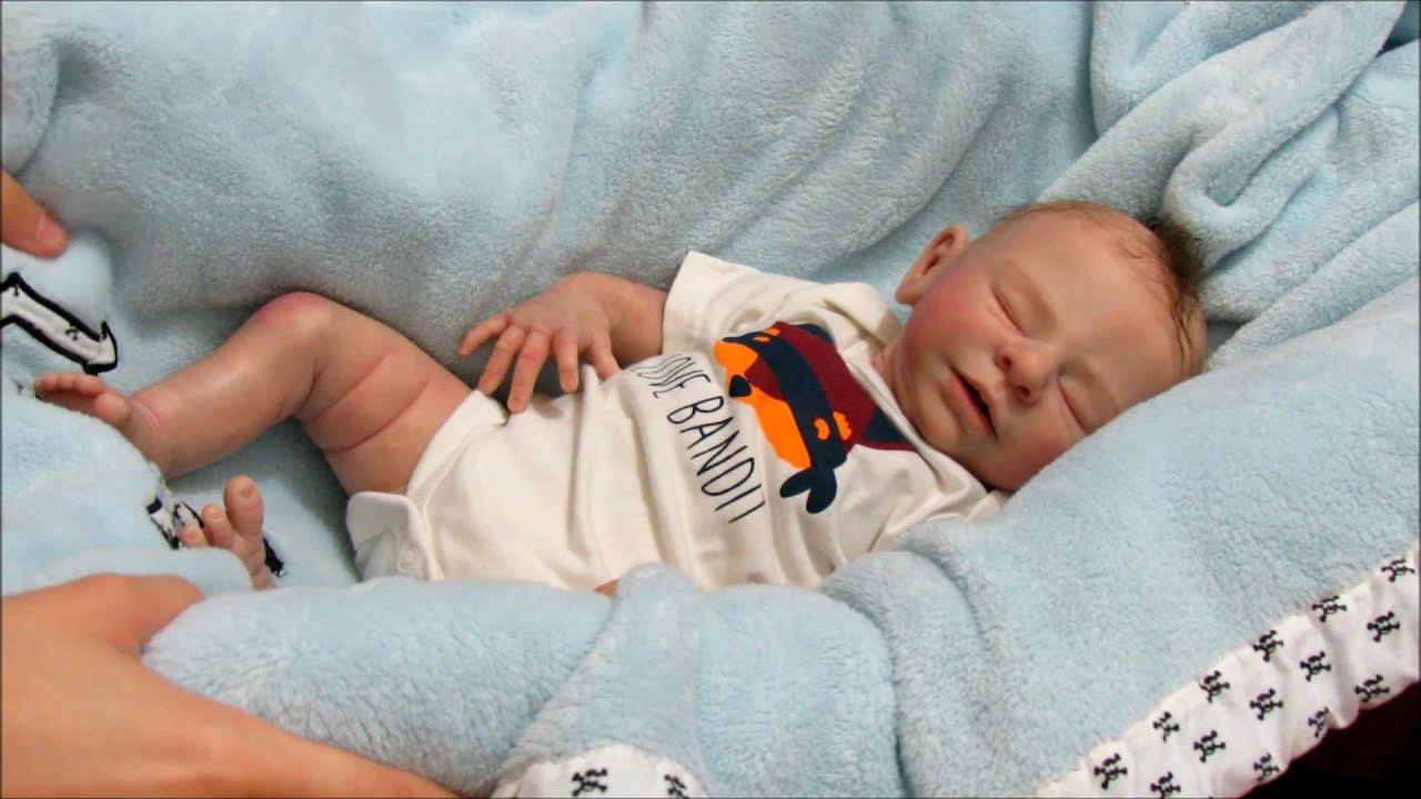 New Silicone Baby Vlog! | Vlogmas Day 9! - YouTube