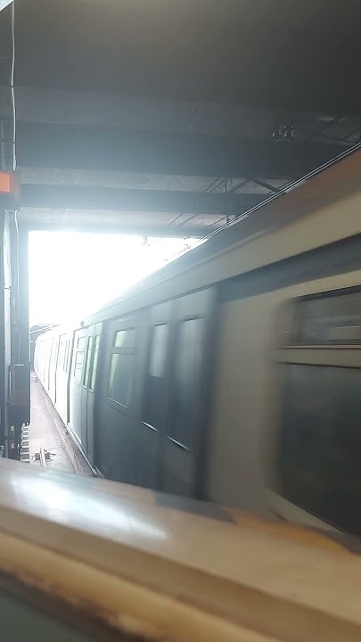 荃灣綫m-train離開葵芳站 - YouTube