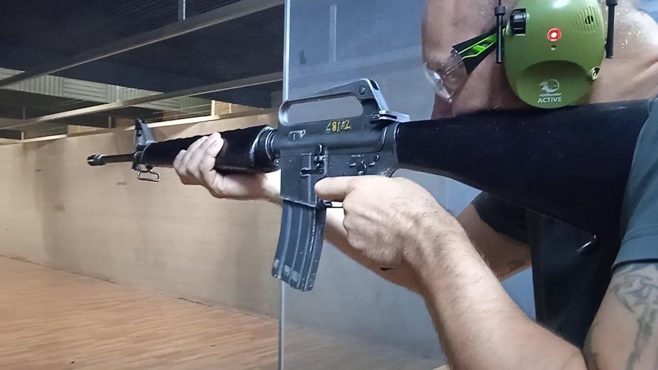 ARME ICONIQUE, LE M16 - YouTube