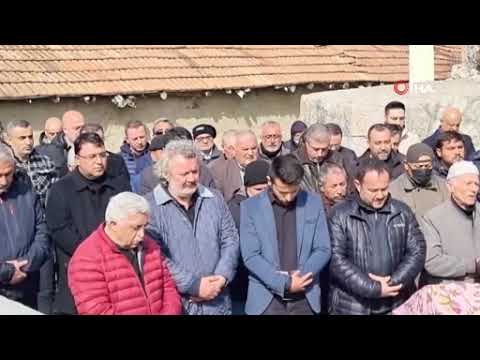 Ünlü yönetmen Müfit Can Saçıntı'dan annesine son öpücük