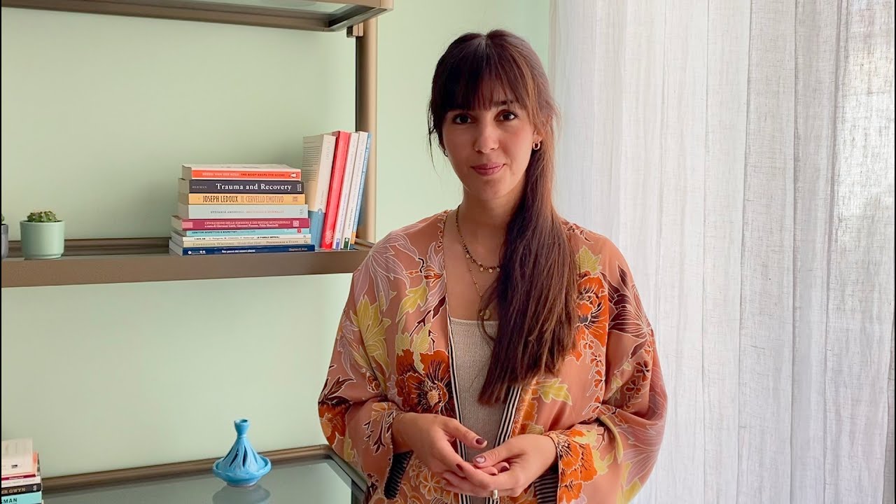 Anna Giussani | Psicoterapeuta Mindwork - YouTube