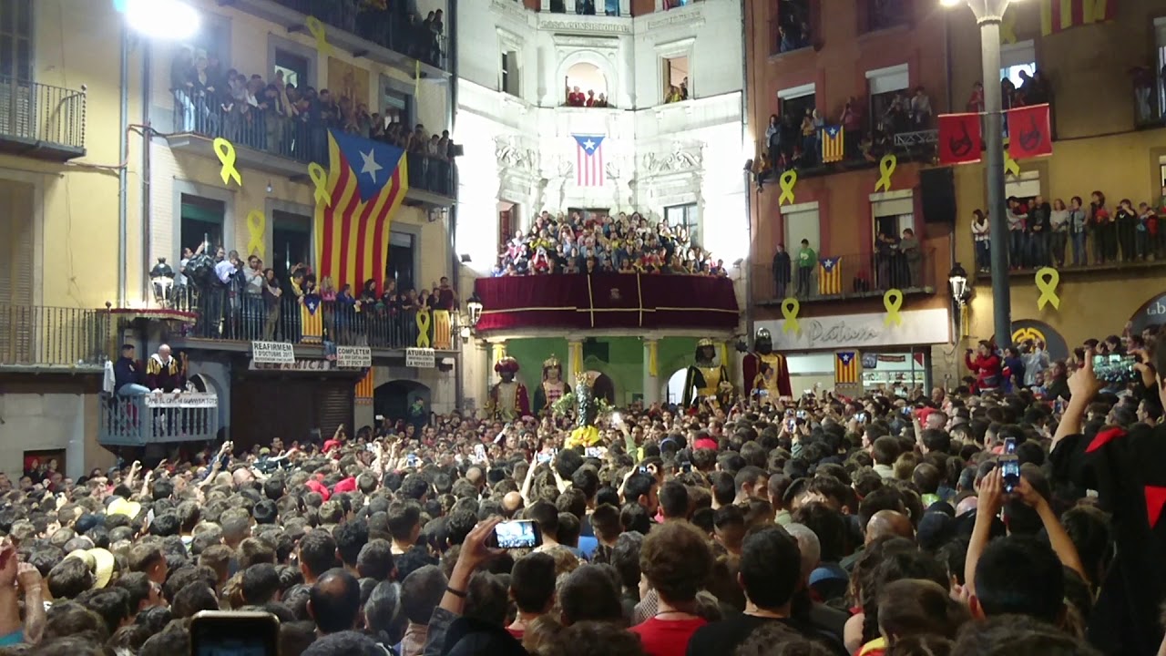 La Patum 2018 - Patum Completa dijous - l'Àliga - YouTube