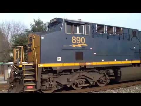 CSX L031-17 with 890 Leader in St Denis - YouTube