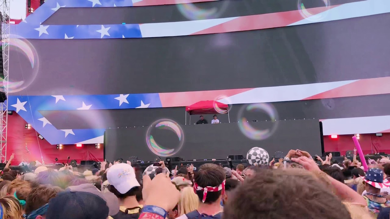 SNAKE PIT 2018 BUBBLES EFFECT INDY500 - YouTube
